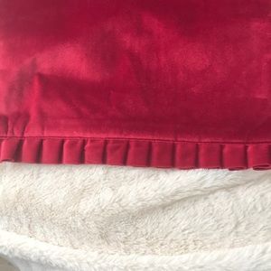Tahari | Dining | Tahari Red Velvet Table Runner | Poshmark